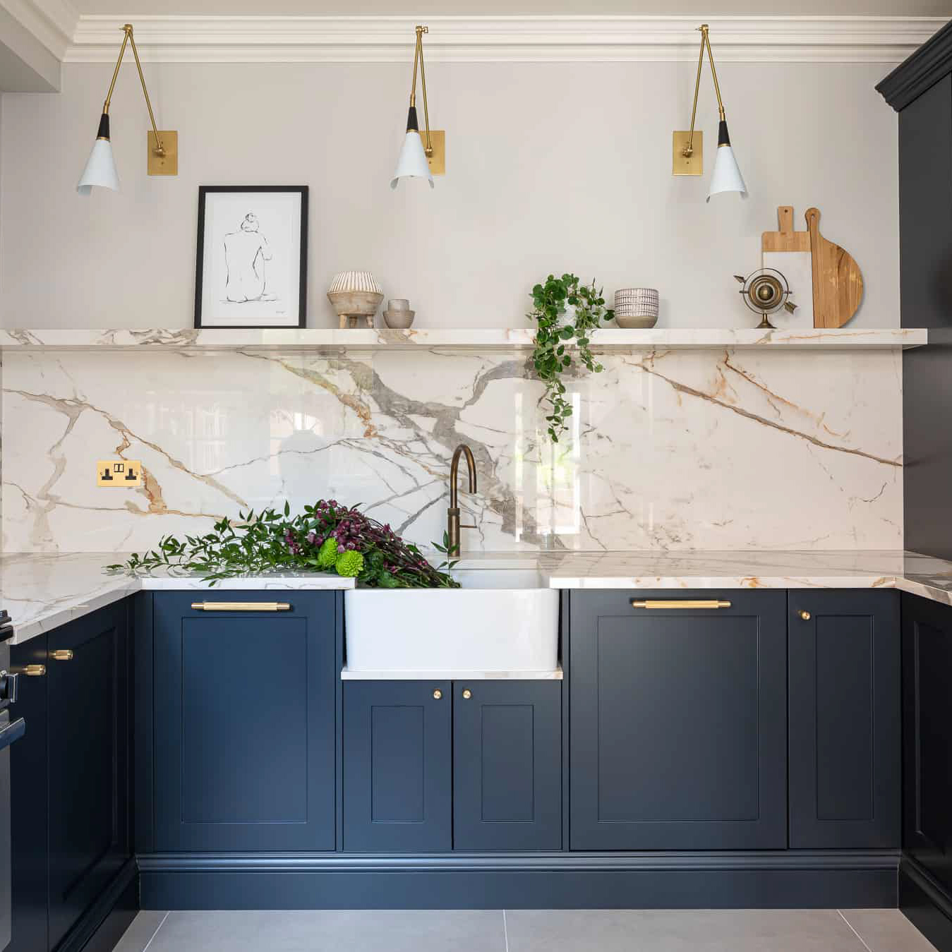 Lighting up the Night Sky: The Magic of Feather Lanterns ...