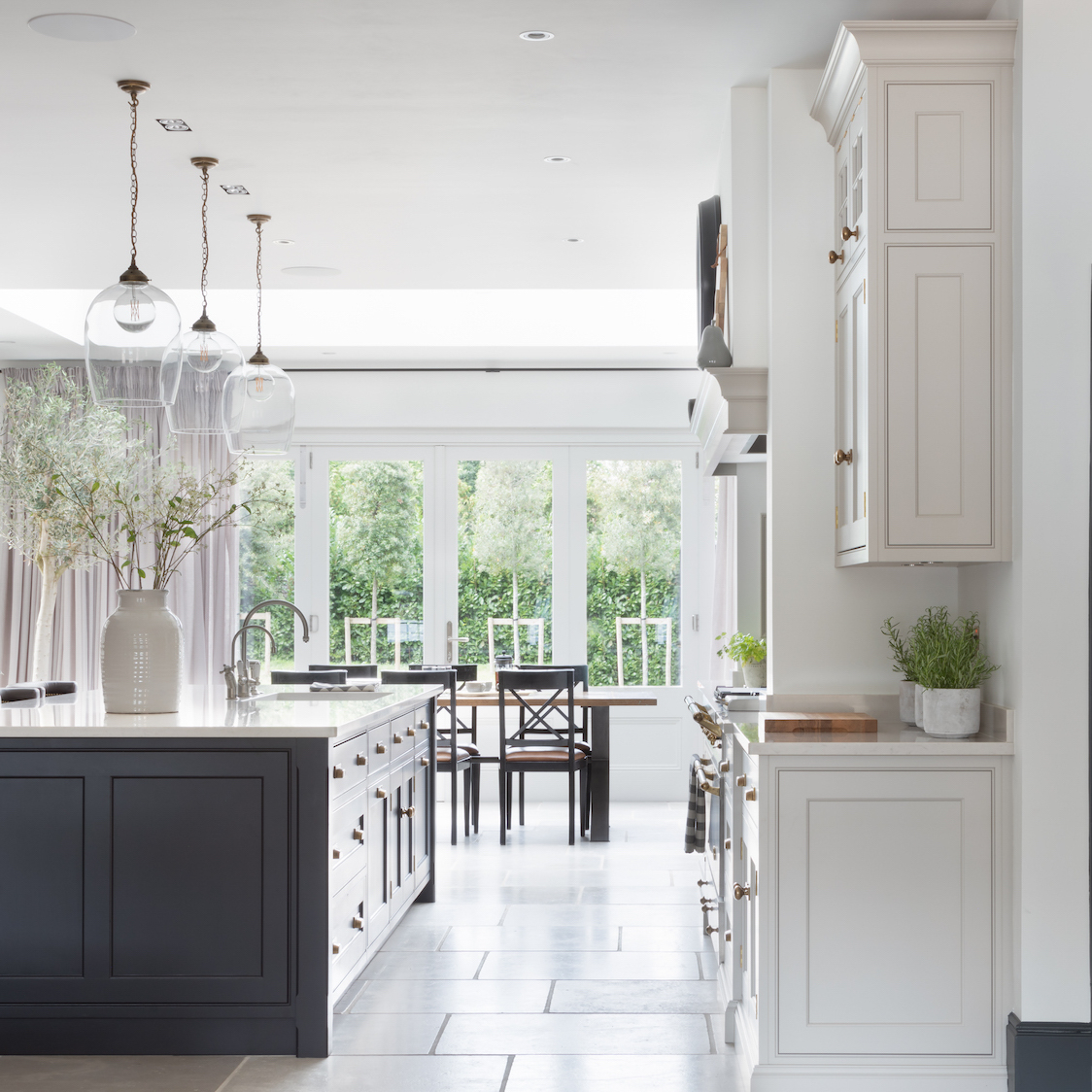 The Radiant Elegance of Sirius Pendant Light: Illuminating Your Space ...